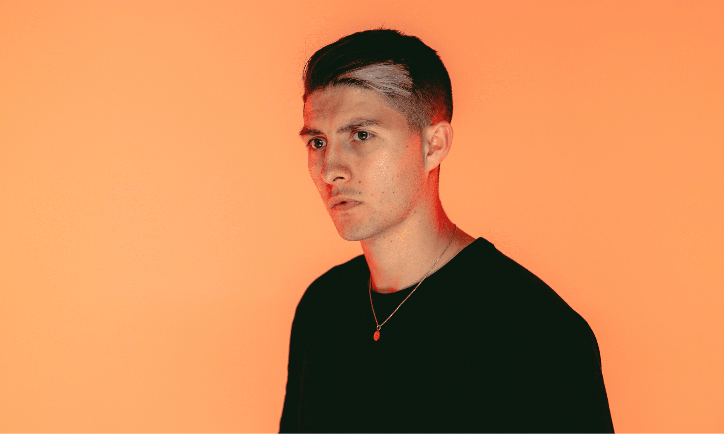 La estrella ecuatoriana Alex Ponce, nominado a Premios Juventud 2025 ...